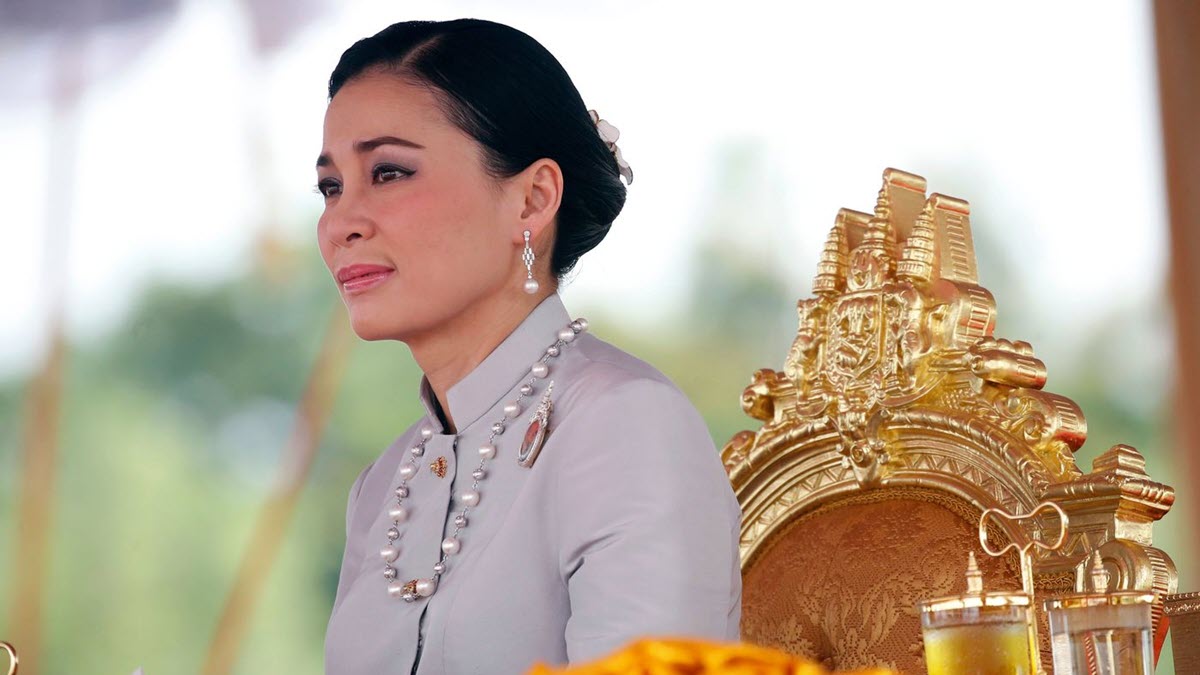 Queen Suthida's Birthday - ExcelNotes